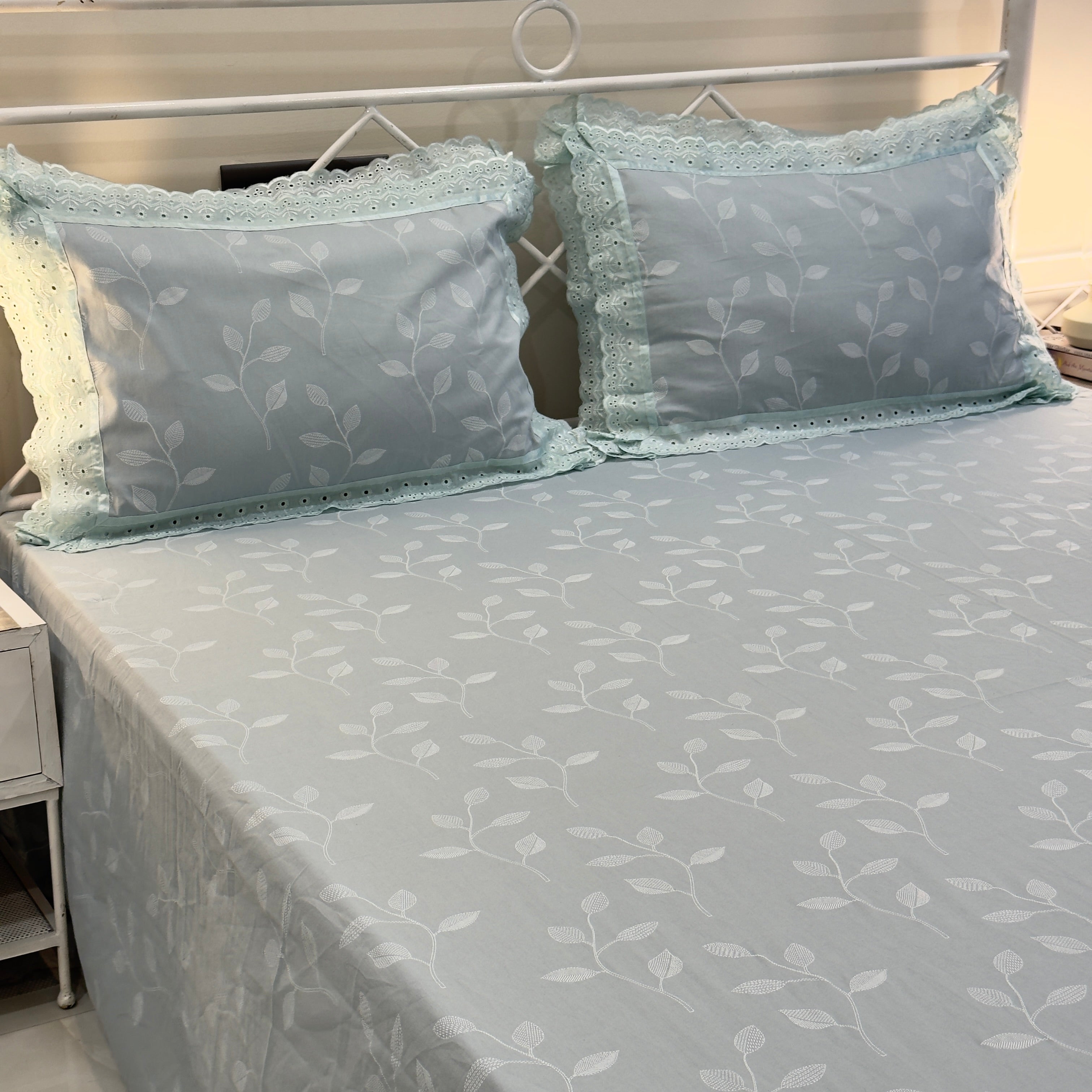Mint Green Leafy Double Lace 400TC Bedsheet | King Size – Maeri